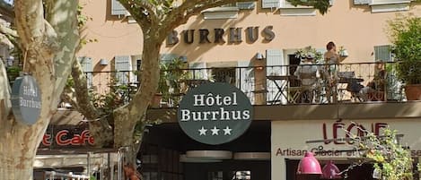 Fachada da propriedade