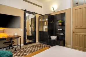 Deluxe Studio, Balcony | Roupa de alta qualidade, minibar, com decoração personalizada 