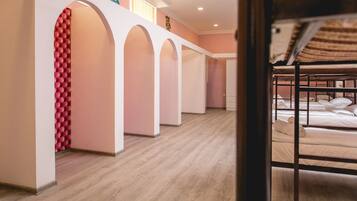 Dormitório Partilhado, apenas para mulheres (10 guests) | Secretária, cortinas/cortinados opacos, quartos insonorizados