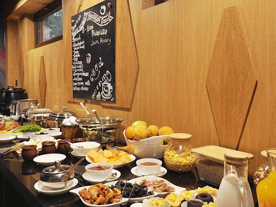 Pequeno-almoço tipo buffet diário (30 GEL por pessoa)