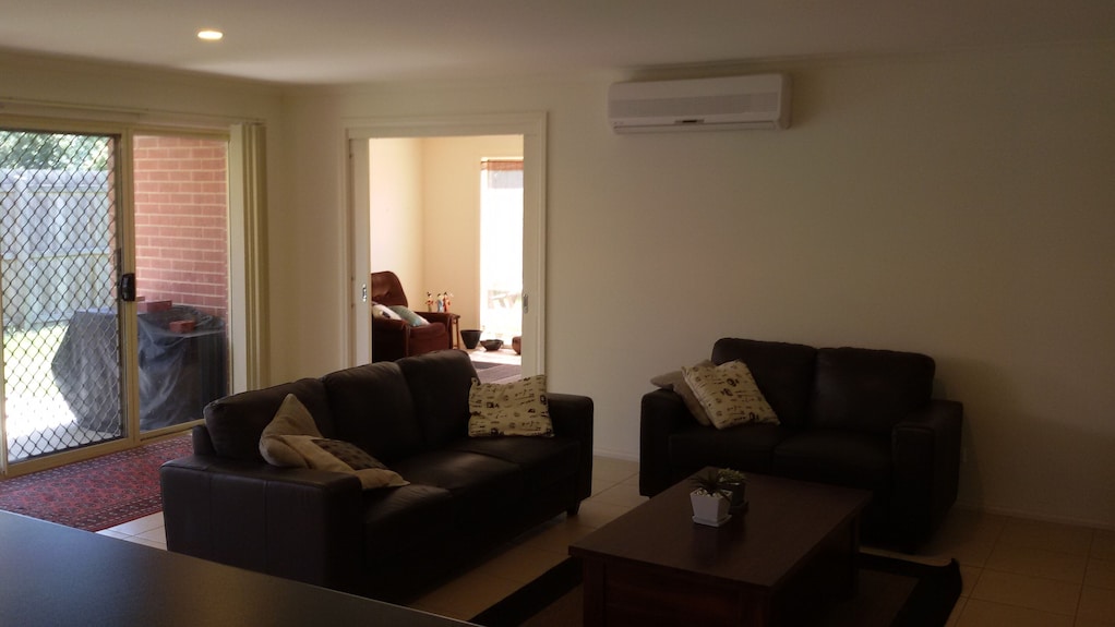 Spacious, Pet Friendly And Walking Distance To The Beach - Inverloch