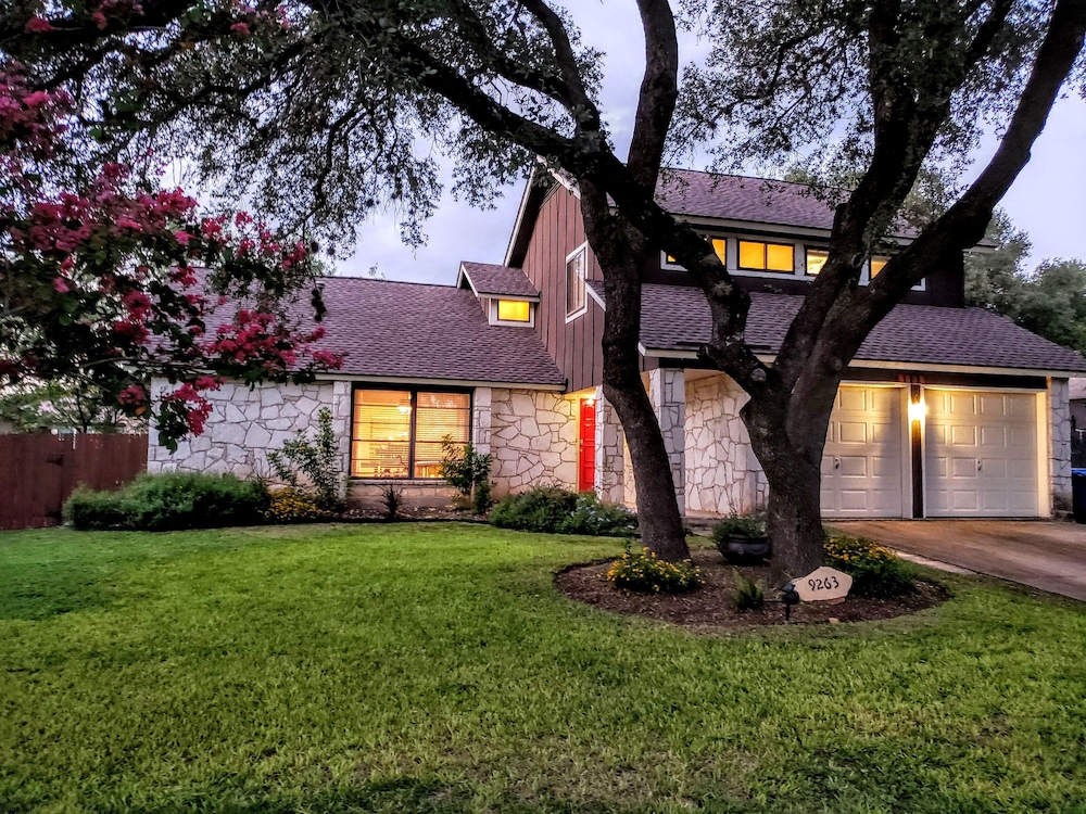 Ridge Grove ~ Seaworld, Casa Blanca, Sixflags - San Antonio, TX