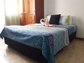 Quarto Duplo, 1 cama queen-size | Wi-fi grátis, roupa de cama fornecida 