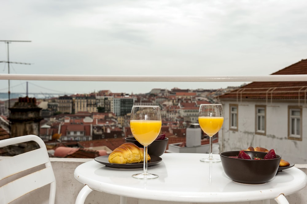 Appt T1 Avec Terrasse Au Centre Avec Vue Fleuve - Lisbonne