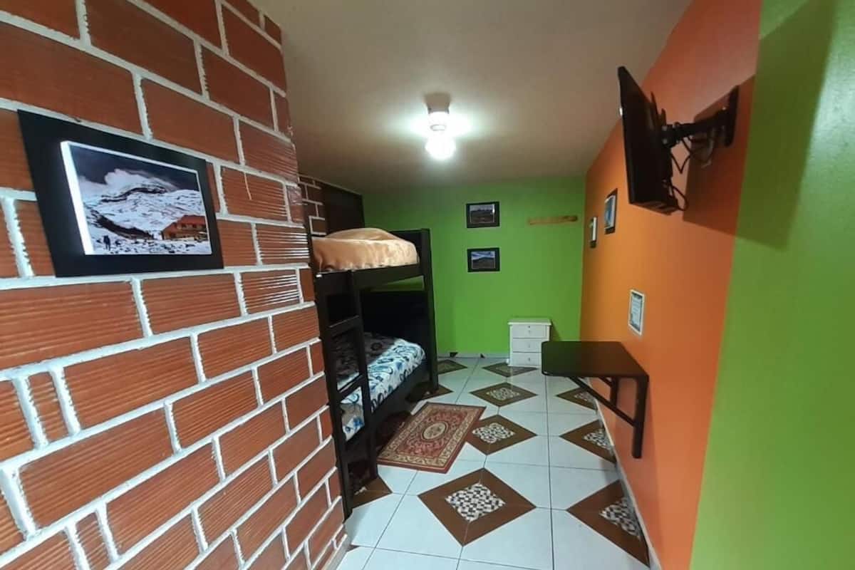 Quarto Twin Standard | Cofre no quarto, cortinas/cortinados opacos, Wi-fi grátis 