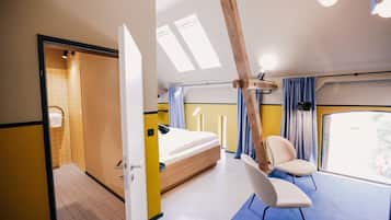 Minibar, secretária, quartos insonorizados