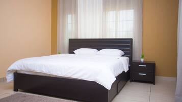 Cortinas blackout, quartos à prova de som, ferros/tábuas de passar roupa