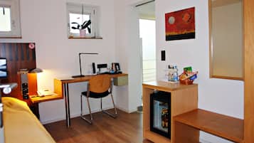 Quarto Individual | Cofre no quarto, cortinas/cortinados opacos, berços/camas para crianças