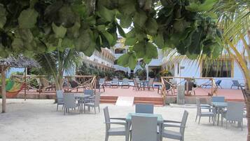 Pequenos-almoços servidos, cozinha local e internacional