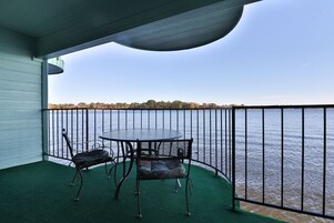 Condo superluxo, 2 quartos, sacada, vista para o lago | Vista para o lago