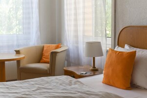 Escrivaninha, Wi-Fi de cortesia, roupa de cama