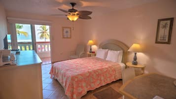 Quarto solteiro, 1 cama Queen, para não fumantes, vista para o oceano | Cortinas blackout, ferros/tábuas de passar roupa, Wi-Fi de cortesia