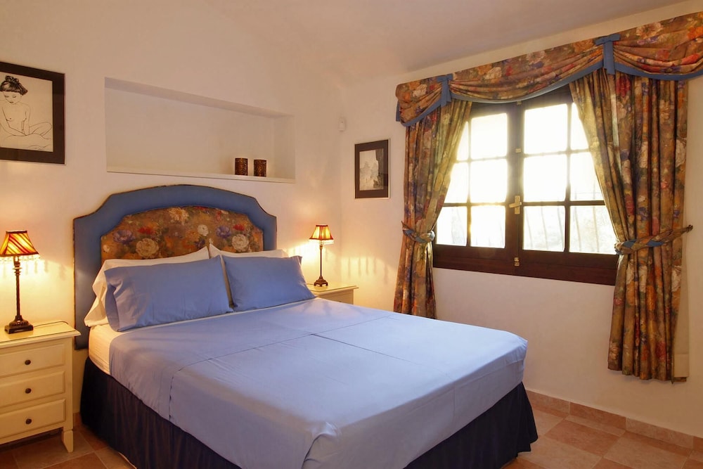 Villa In A Beautiful Country-garden, Seaviews. Heated Private Pool, A/cs, Wifi. - Manilva