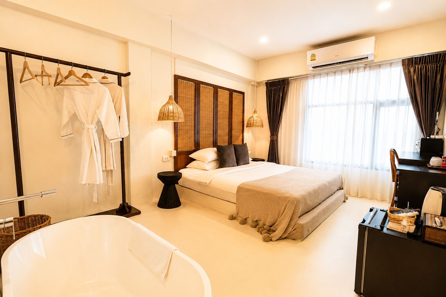 Quarto Duplo Premium, não fumadores, banheira | Roupa de alta qualidade, minibar, cofre no quarto 