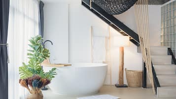 Loft Signature, 1 quarto, não fumadores, banheira | Sala de estar | TV de ecrã plano