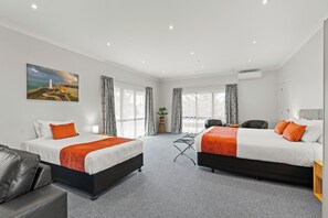 Suíte estúdio executiva, várias camas | Individualmente mobiliados, cortinas blackout, quartos à prova de som