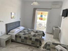 Quarto Triplo | Cofre no quarto, secretária, ferro/tábua de engomar, Wi-fi grátis