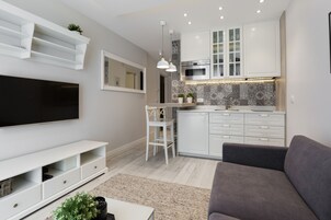 Apartamento | Cozinha americana privada | Frigobar, máquina de café expresso, cafeteira/chaleira