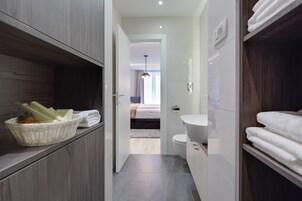 Quarto luxo, vista para a cidade | 1 quarto, roupas de cama antialérgicas, camas com colchões pillow-top