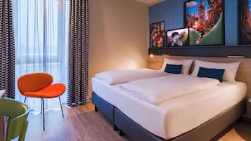 Quarto luxo, 1 cama de casal | Escrivaninha, espaço de trabalho para notebook, cortinas blackout