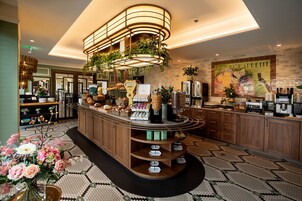 Café da manhã com buffet grátis todos os dias