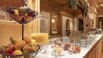 Pequeno-almoço tipo buffet diário incluído
