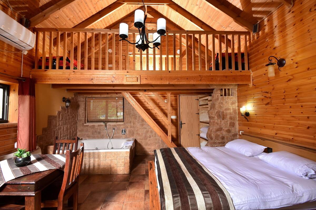 Cabana de Madeira Familiar, várias camas, não fumadores | Berços/camas para crianças grátis, Wi-fi grátis
