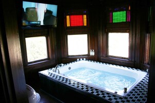 Quarto, 1 cama king-size, banheira de hidromassagem grande | Banheira de hidromassagem privativa