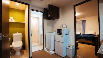 Apartamento família, várias camas, para não fumantes, cozinha (Deluxe) | Roupas de cama antialérgicas, escrivaninha