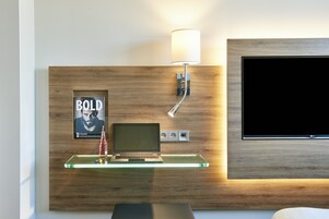 Roupas de cama antialérgicas, escrivaninha, quartos à prova de som