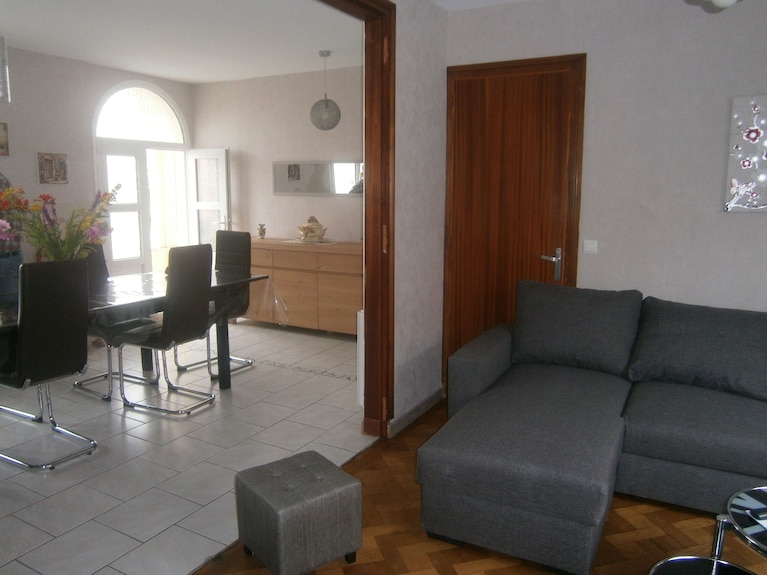 Villa For 10 People - 그헝빌르