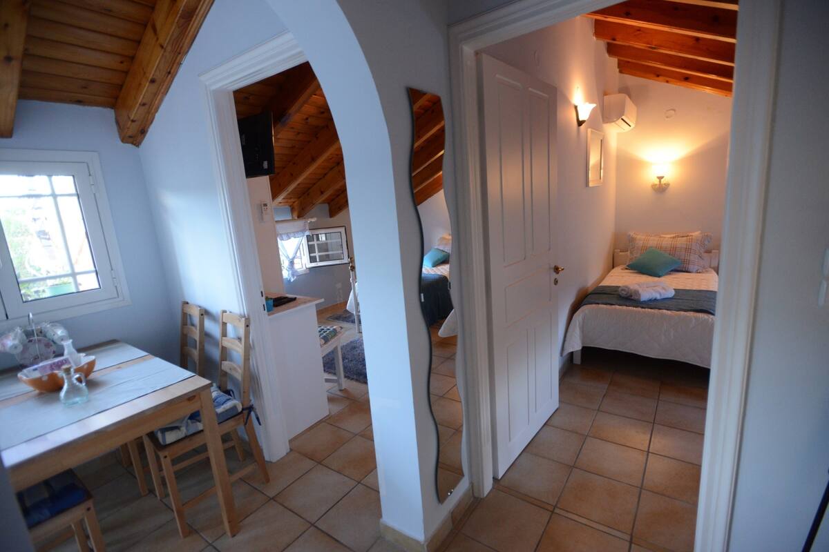 Apartamento Tradicional, 2 quartos, vista para o mar (Attic) | 2 quartos, cofre no quarto, ferro/tábua de engomar, Wi-fi grátis