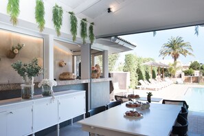 Bar junto à piscina