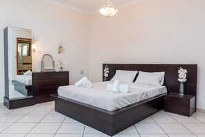 Apartamento | 3 quartos, escrivaninha, quartos à prova de som, berços grátis