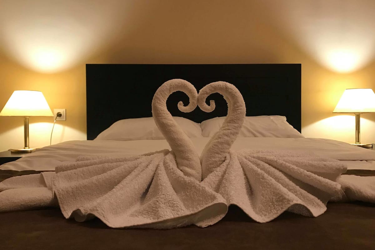 Wi-Fi de cortesia, roupa de cama