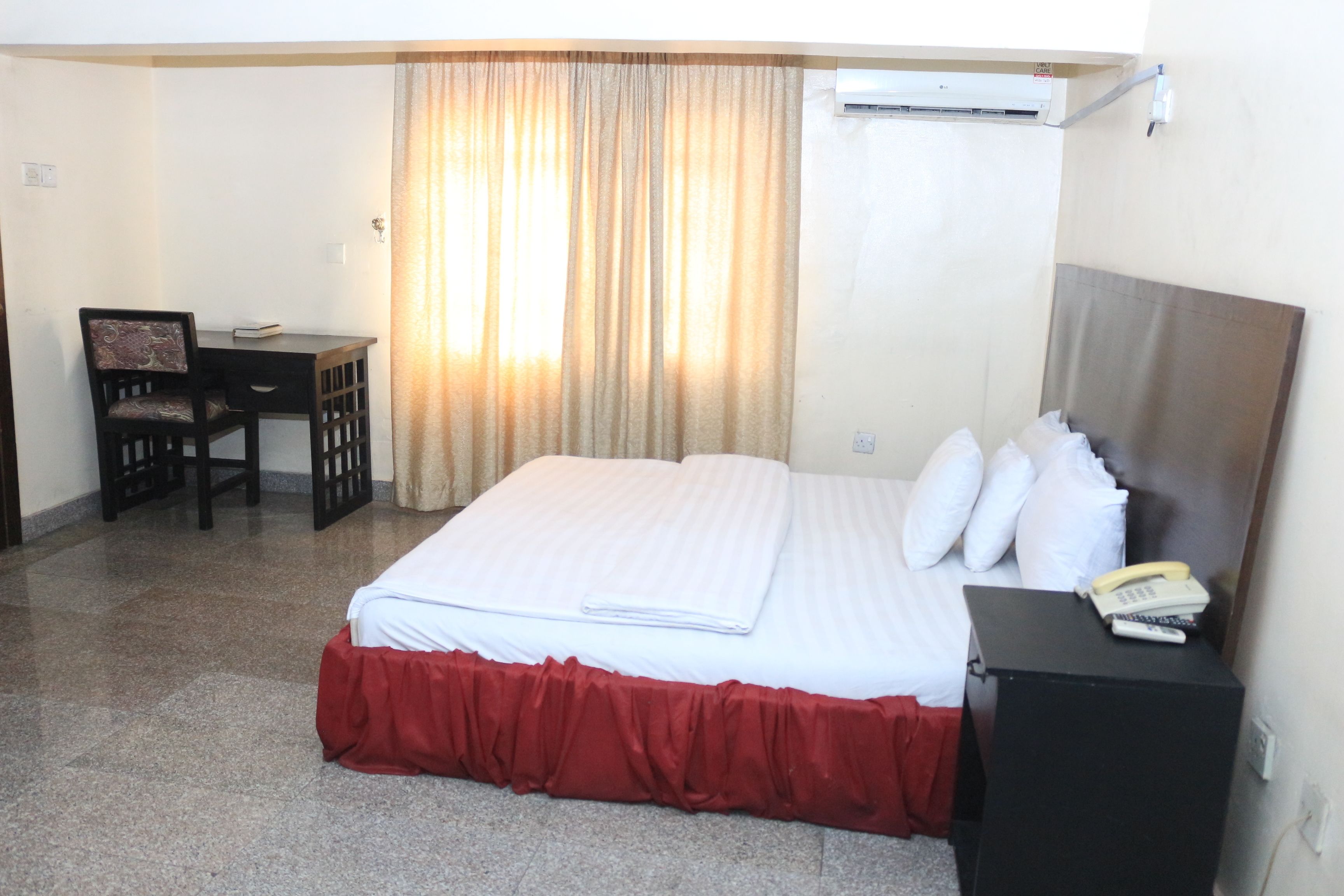 Quarto Deluxe, 1 cama de casal, não fumadores | Roupa de alta qualidade, Wi-fi grátis, roupa de cama fornecida 