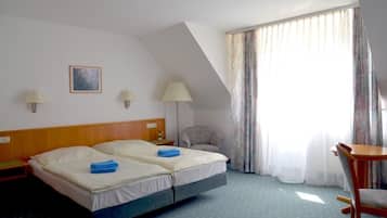 Quarto casal | Frigobar, escrivaninha, Wi-Fi de cortesia, roupa de cama