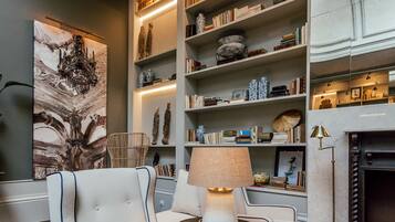 Área de estar no saguão