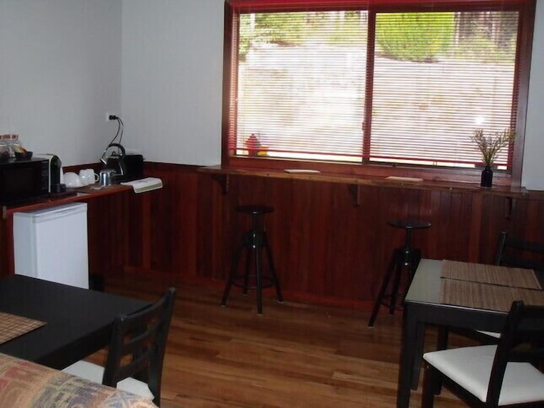 ログキャビン-レッドロビン - オーストラリア ペムバートン