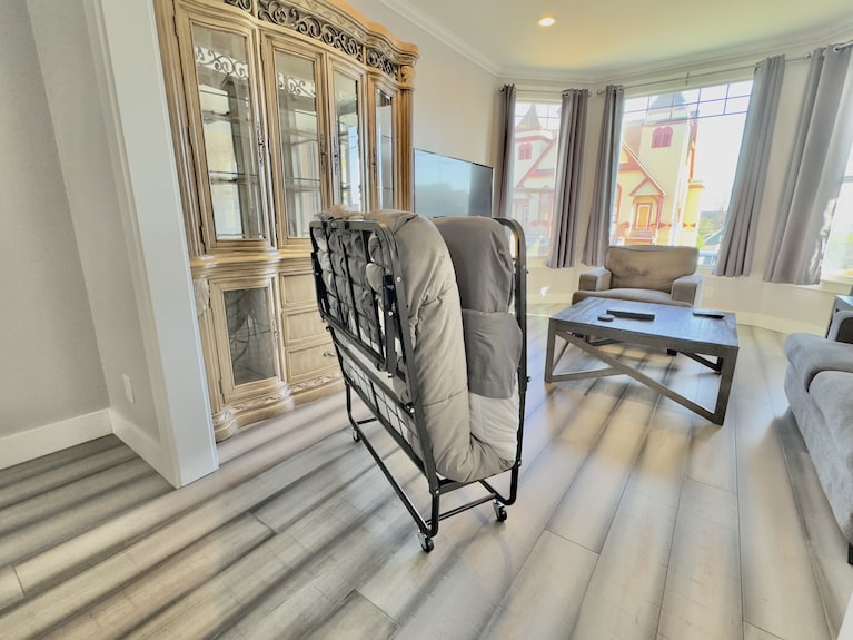 Lovely Converted Victorian Home Unit 1 - Gig Harbor, WA