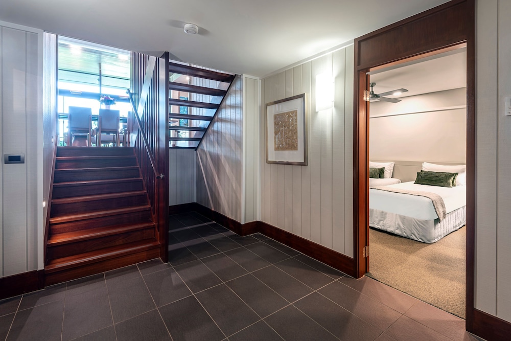 6 Yacht Club Oceanfront House On Marina Deluxe 4 Bedroom With 2 Golf Buggies - Hamilton Island