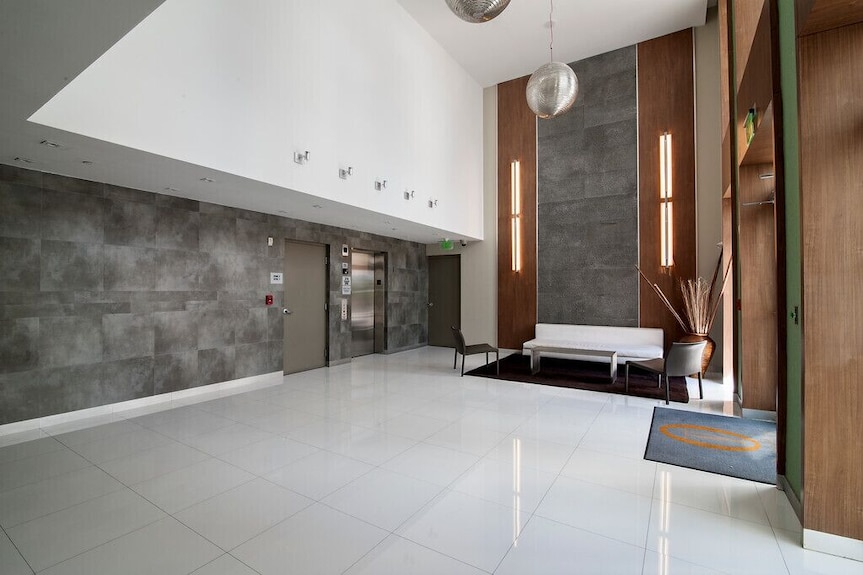 Oceanfront 3/2 Luxury Condo W/balcony #201 - South Beach