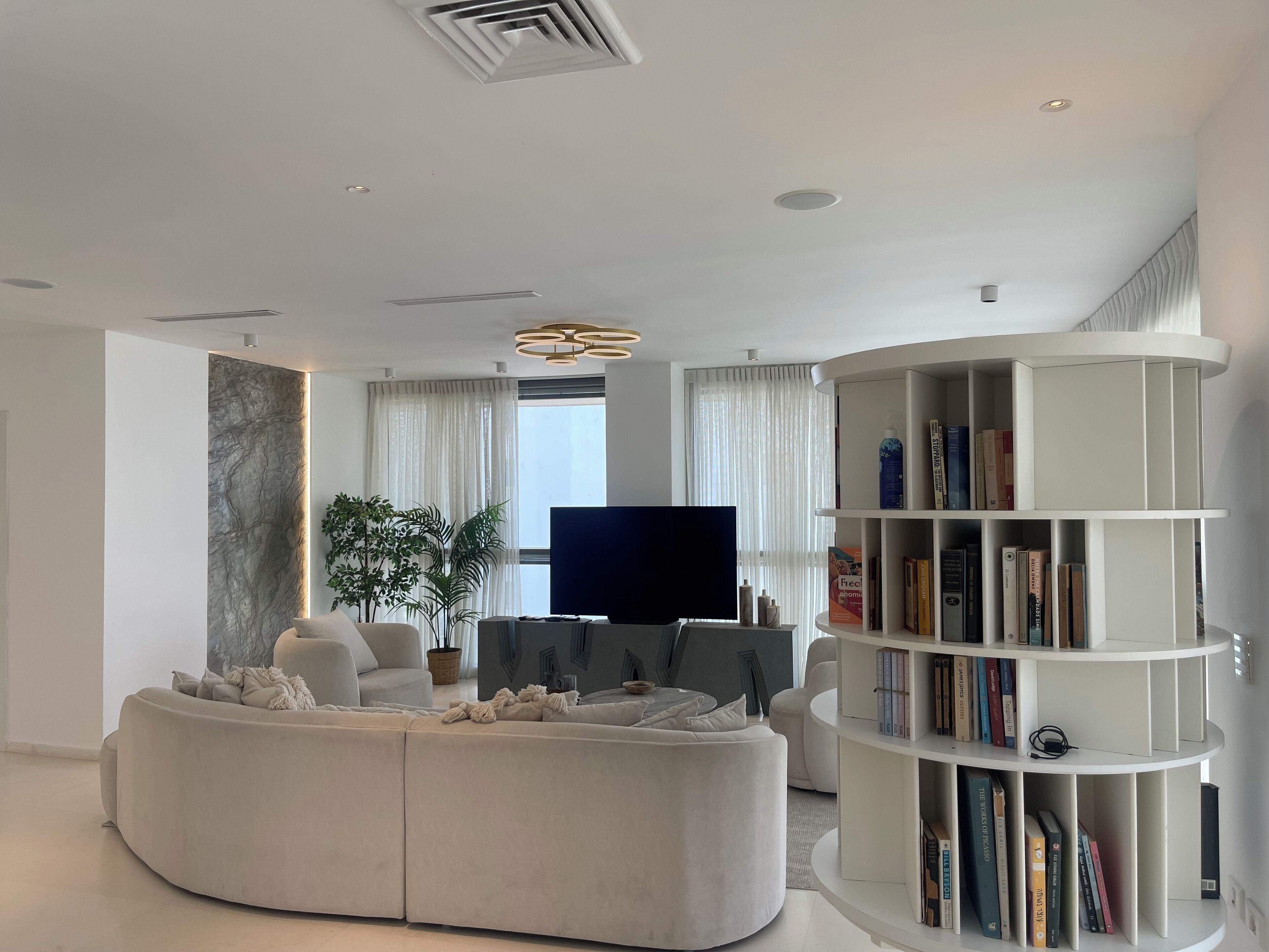 Stunning Beachfront Duplex Penthouse With Infinity Rooftop Pool & Parking - Telavive