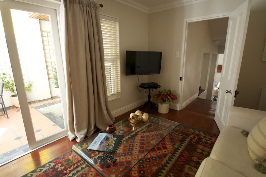 A Spacious And Luxurious Three-bedroom House With Courtyard And Roof Deck - 開普敦