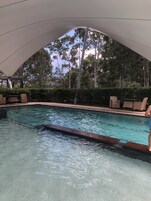 Piscina exterior, da(s) 7:00 à(s) 21:30, espreguiçadeiras 