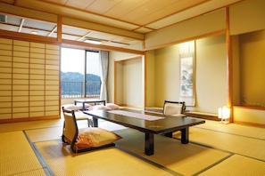 Quarto, para não fumantes (West building 12.5 tatami) | Edredons de pluma, frigobar, cofres nos quartos