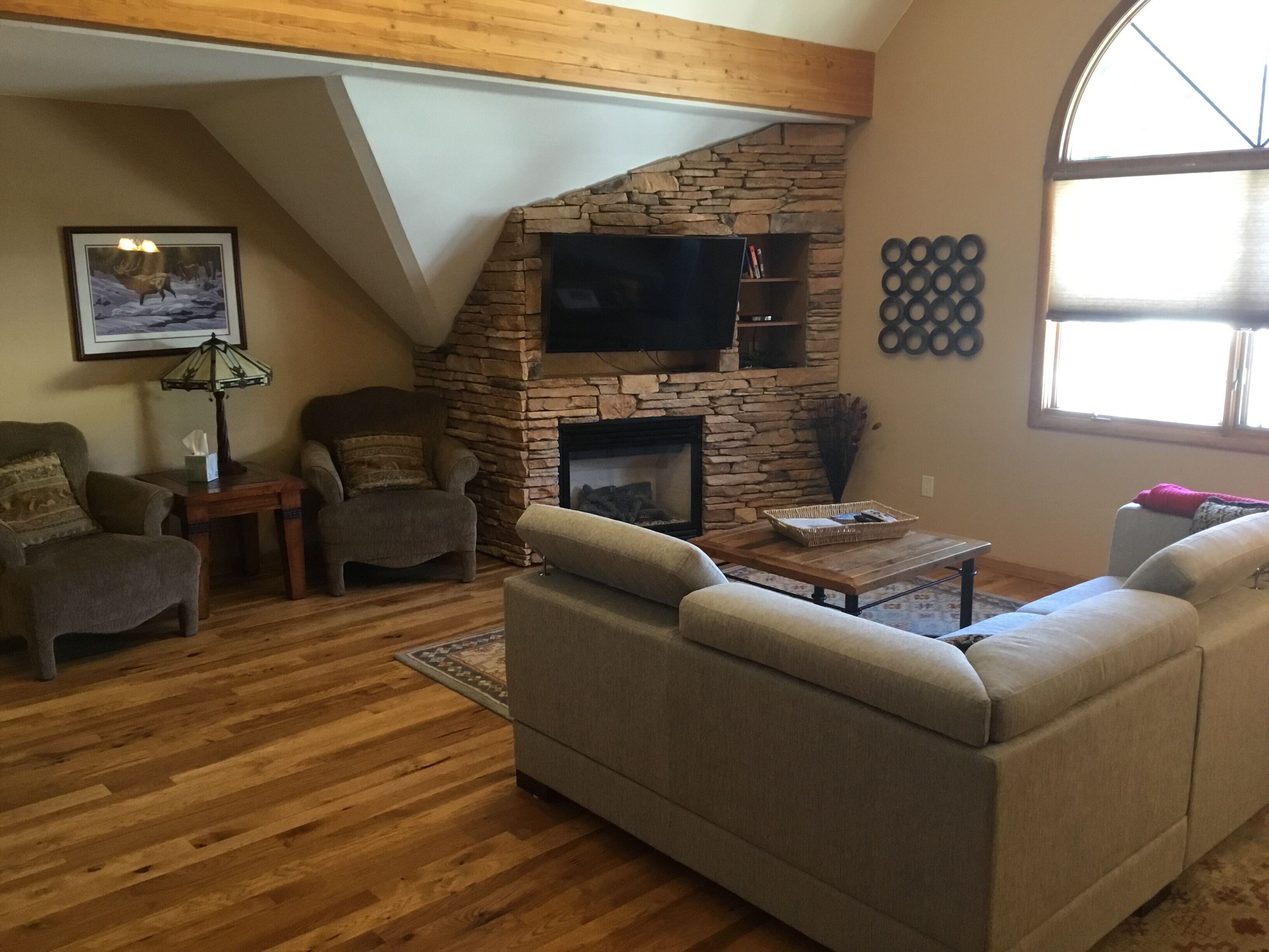 A Contemporary Loft Overlooking The Big Thompson River In Estes Park - Estes Park, CO