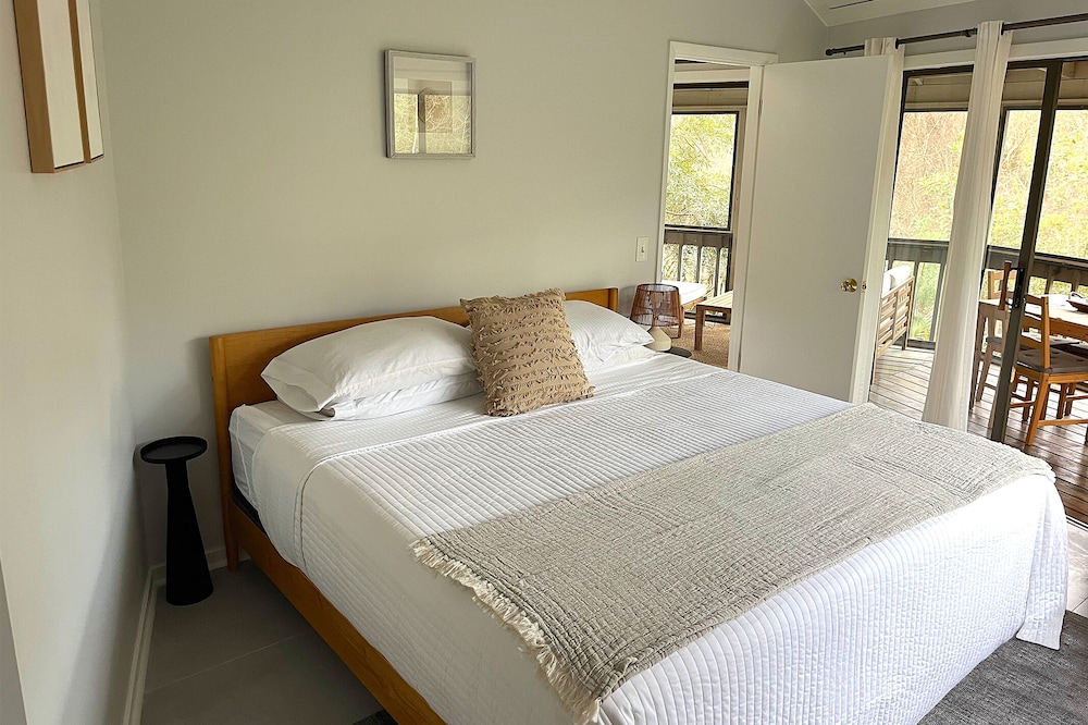 Newly Renovated Cottage In Sea Pines. Private Setting With A Short Walk To Beach - Bluffton, SC