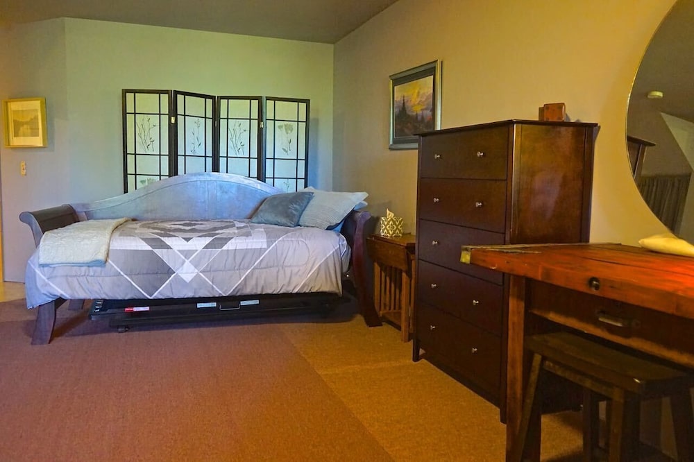 Log Cabin On Acreage Near Meadow Lake Resort - Columbia Falls, MT