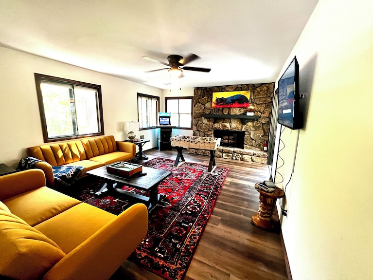 Oasis Arbolado 9 Camas + Bañera De Hidromasaje Cubierta En El Corazón De Cos, 10 Minutos O Menos A Afa<br> - Colorado Springs, CO